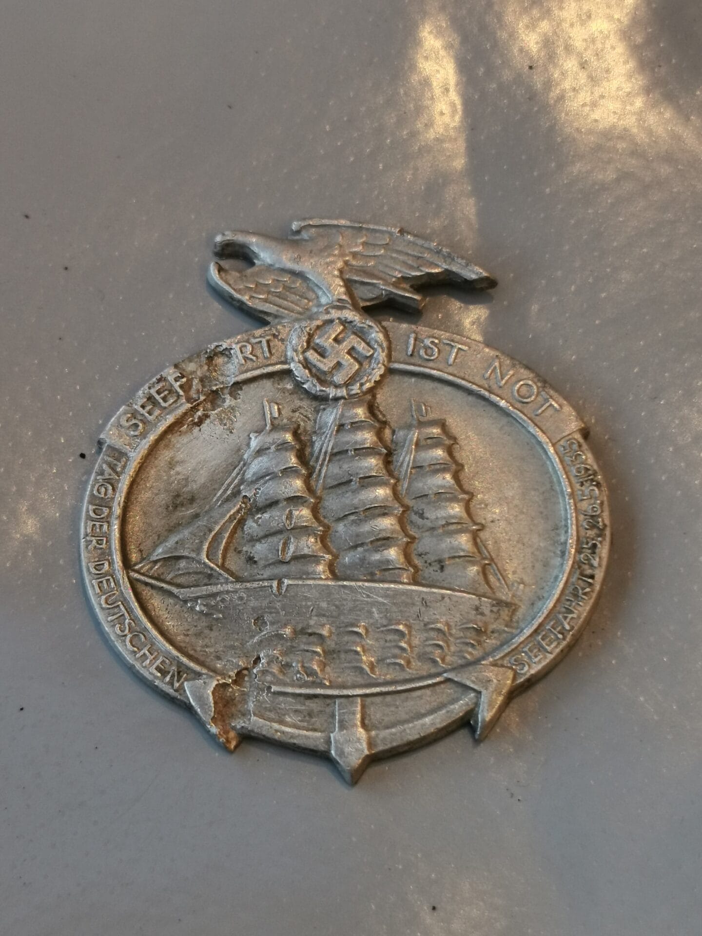 ww2 German tinnie badge - Total Relics