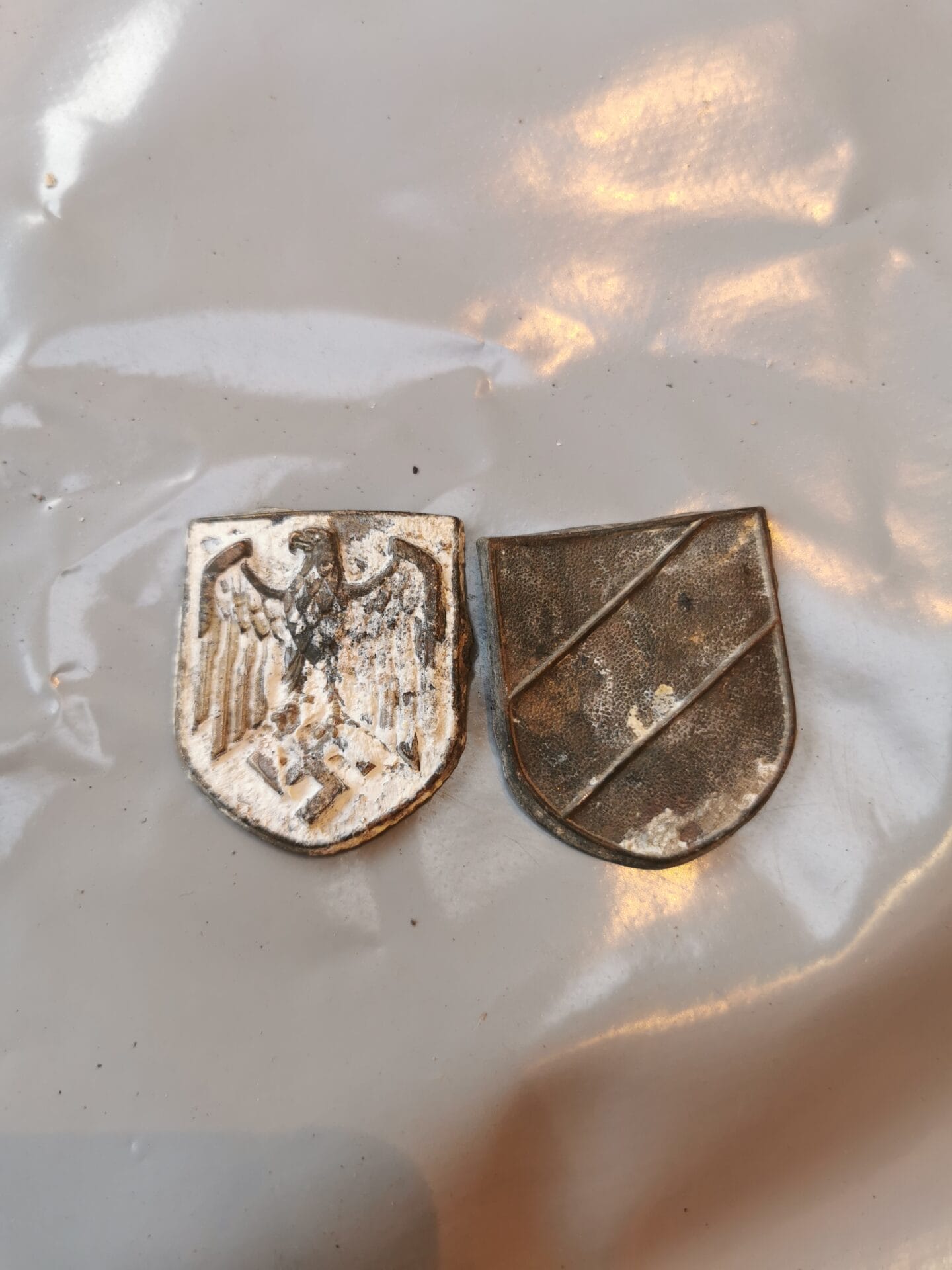 ww2 German Africa Corps Pith Helmet shield badges #8 - Total Relics